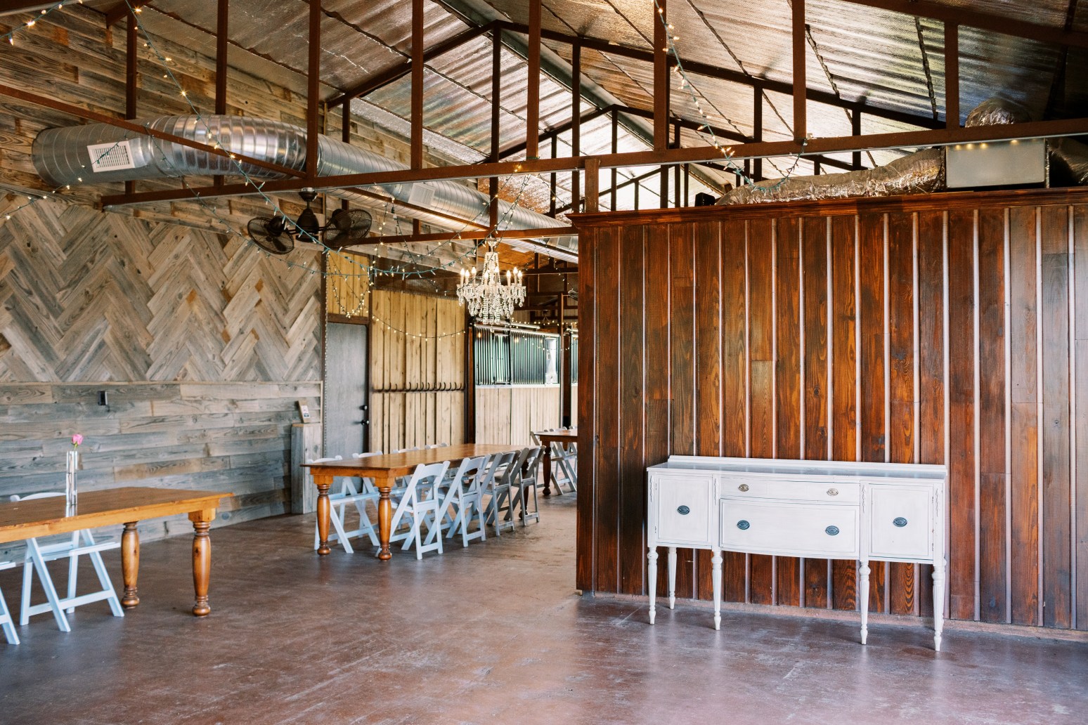 The Stables at Washita Farms – An equestrian-style barn turned event ...